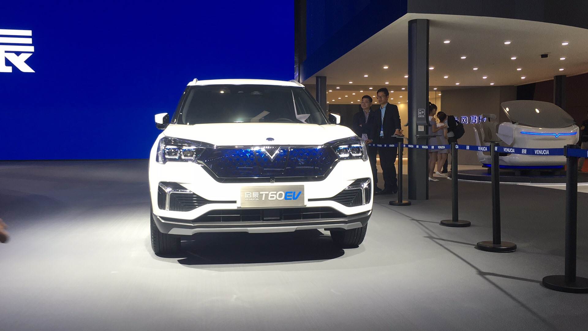 启辰 D60EV、T60EV 和 e30 和概念车The V亮相上海车展-车神榜